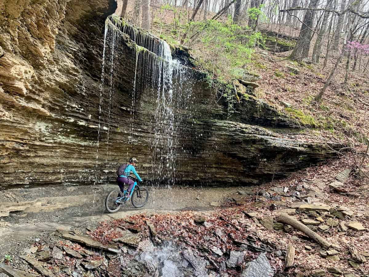 Osprey Raven Review: The Best Backpack for Mountain Bikers?